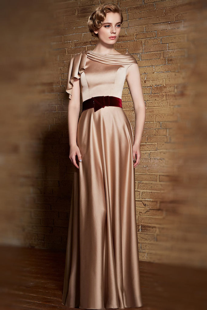 Robe De Soirée Chic En Satin Doré Avec Ceinture En Velours Bordeaux